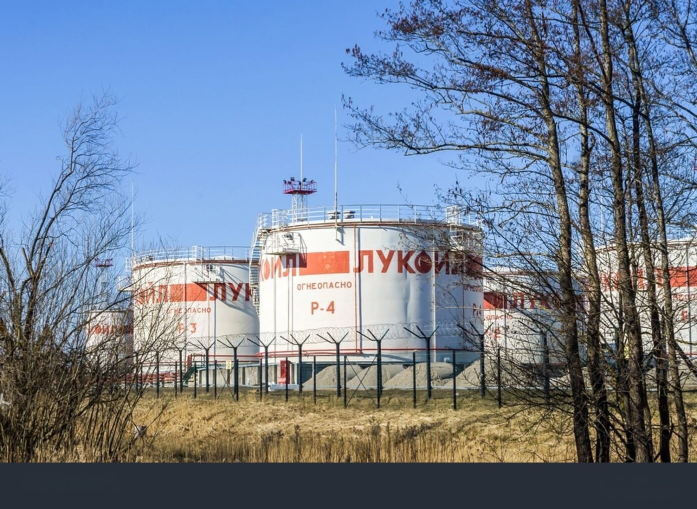 Trump Strikes Russia’s Oil Core | politicallines.com